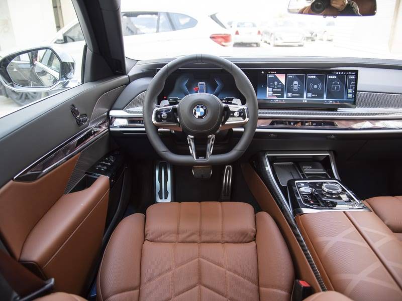 体验宝马7系740Li领先型，3.0T+48V动力强劲，兼顾操控和舒适性_搜狐汽车_搜狐网