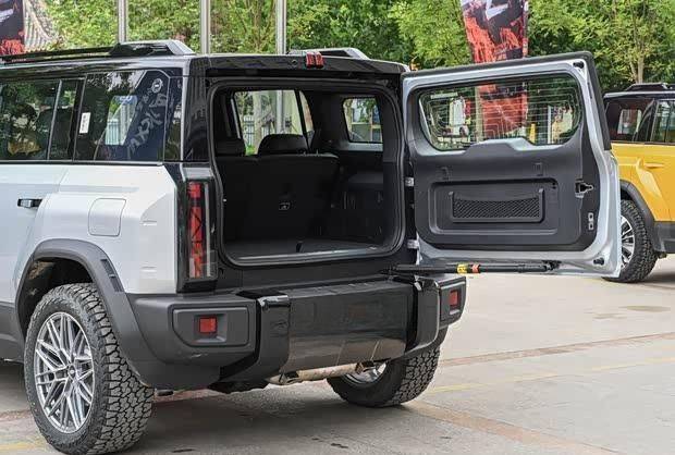 奇瑞风云X3L首发亮相：1.5T增程动力系统+150km纯电续航_搜狐汽车_搜狐网