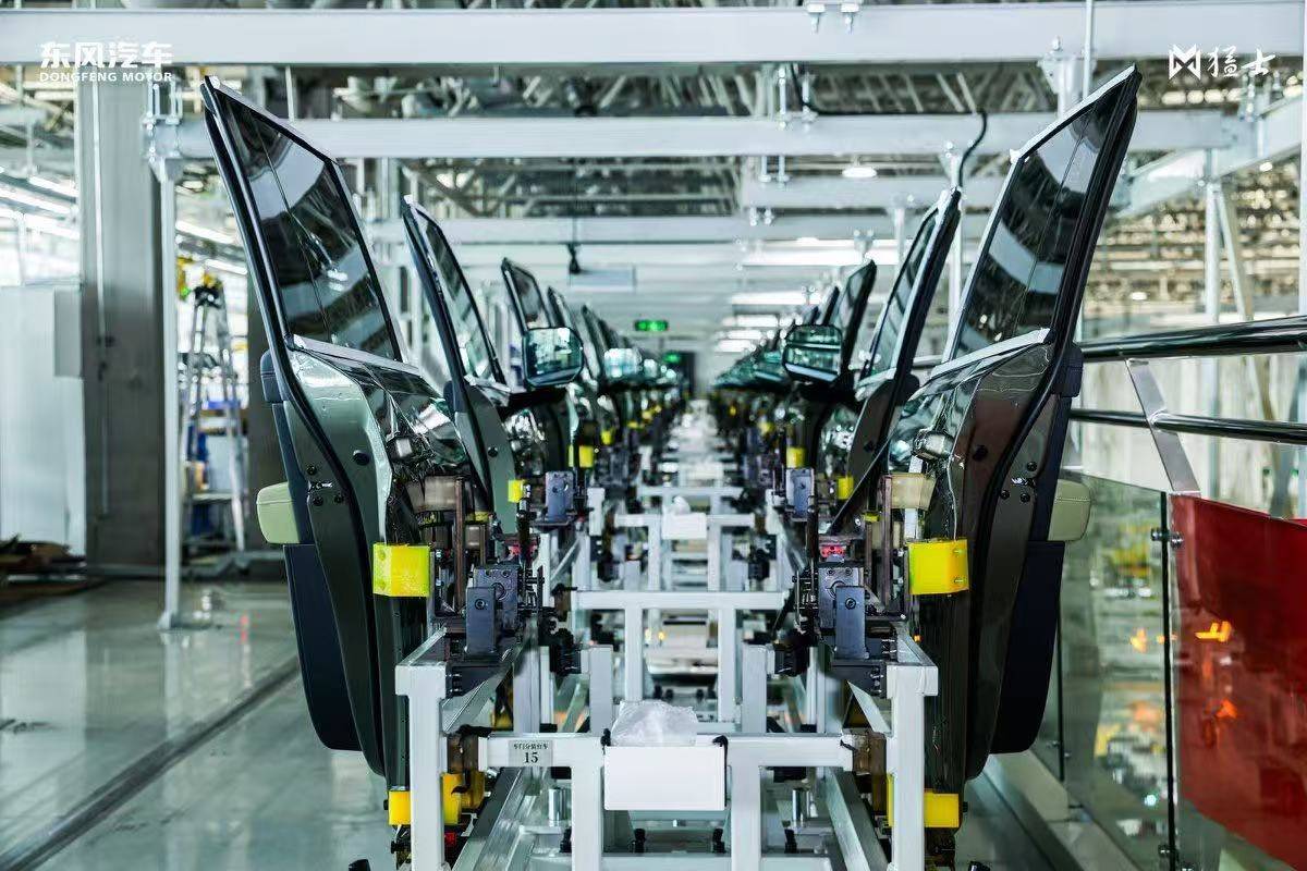 太猛了！预售1小时斩获9713单，数百辆猛士M817已准备就绪，发往全国_搜狐汽车_搜狐网