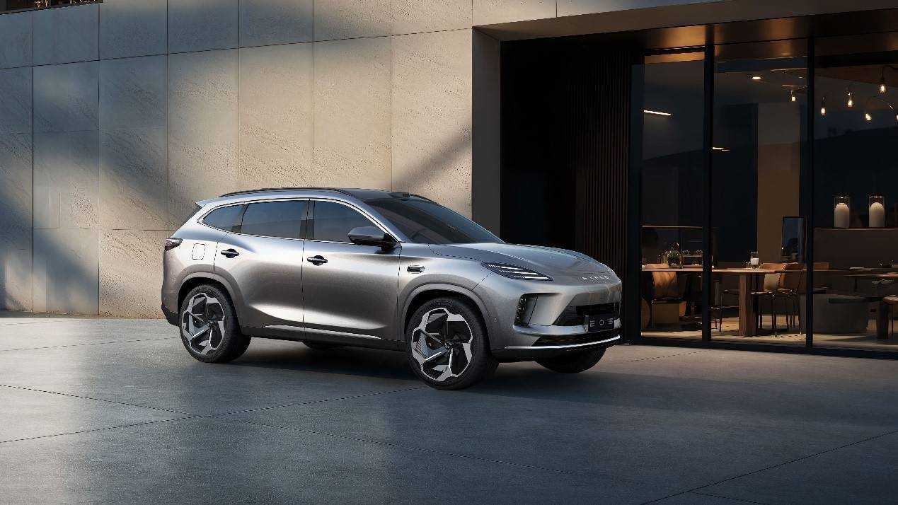 2025成都车展：星途星纪元E05正式亮相并更名为星纪元ET5_搜狐汽车_搜狐网