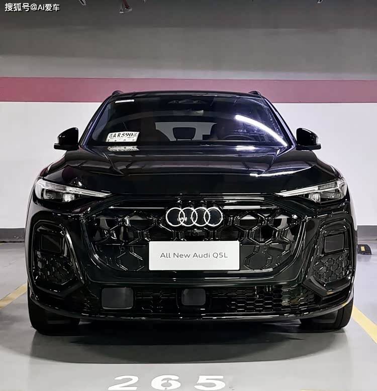 奥迪Q5L新款现身地库！黑武士涂装配华为智驾+五代EA888 2.0T_搜狐汽车_搜狐网