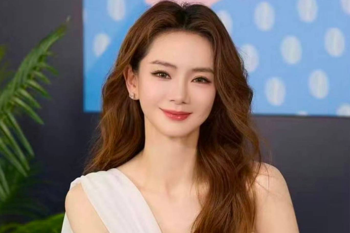 戚薇北大EMBA考试引热议，多位明星都曾就读！_网友_事件_光华