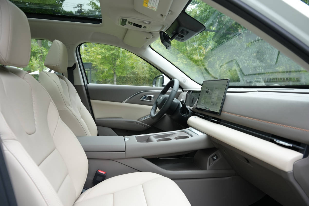 枭龙MAX燃油版？哈弗H6L实车到店，长至4米8，配2.0T+9DCT_搜狐汽车_搜狐网