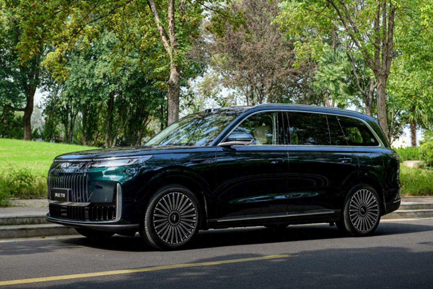 大六座SUV风云T11正式上市，抢鲜价17.99万起，整车终身质保_搜狐汽车_搜狐网