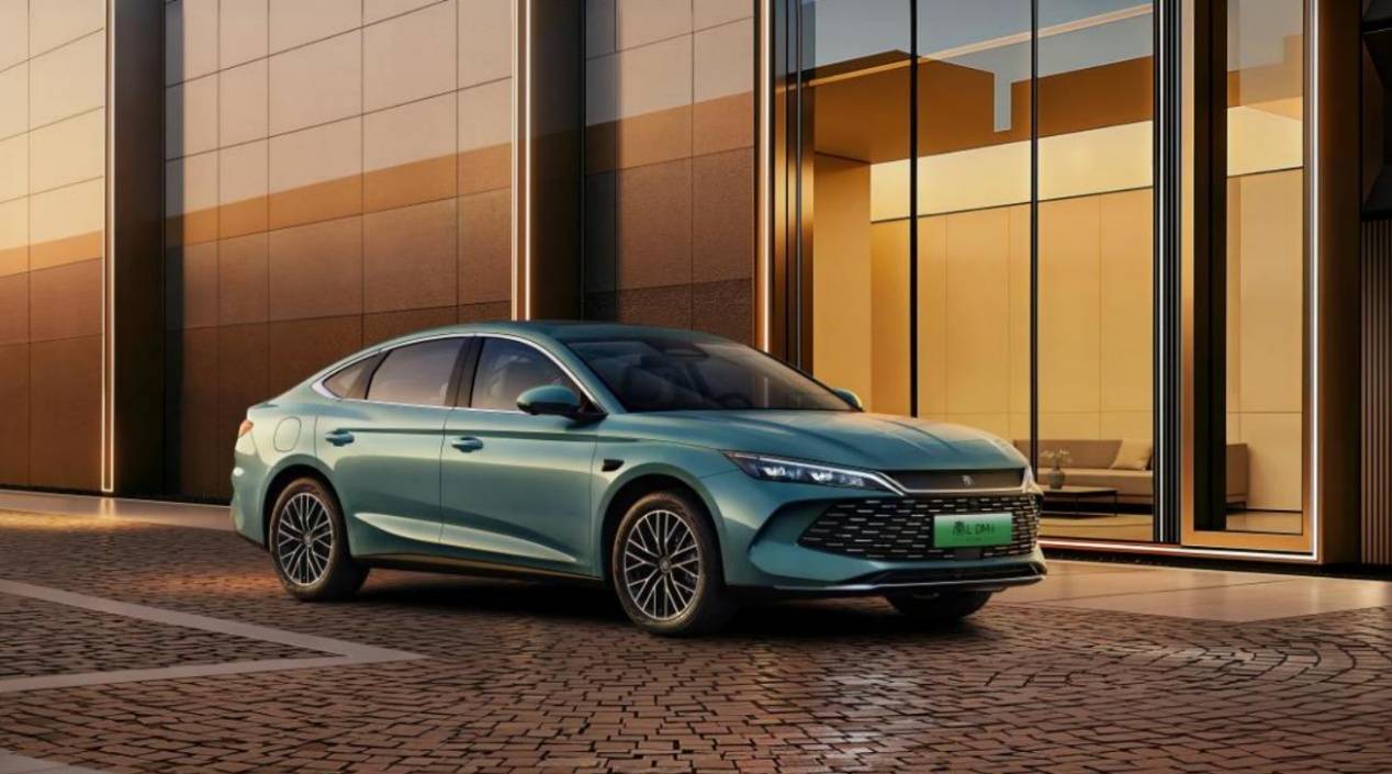 比亚迪推出大电池DM-i车型，纯电续航翻一倍，8.98万元起！_搜狐汽车_搜狐网