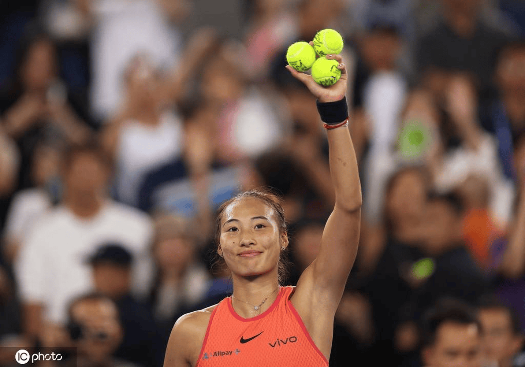 2比0赢下中国德比 郑钦文生涯首进WTA1000赛事决赛