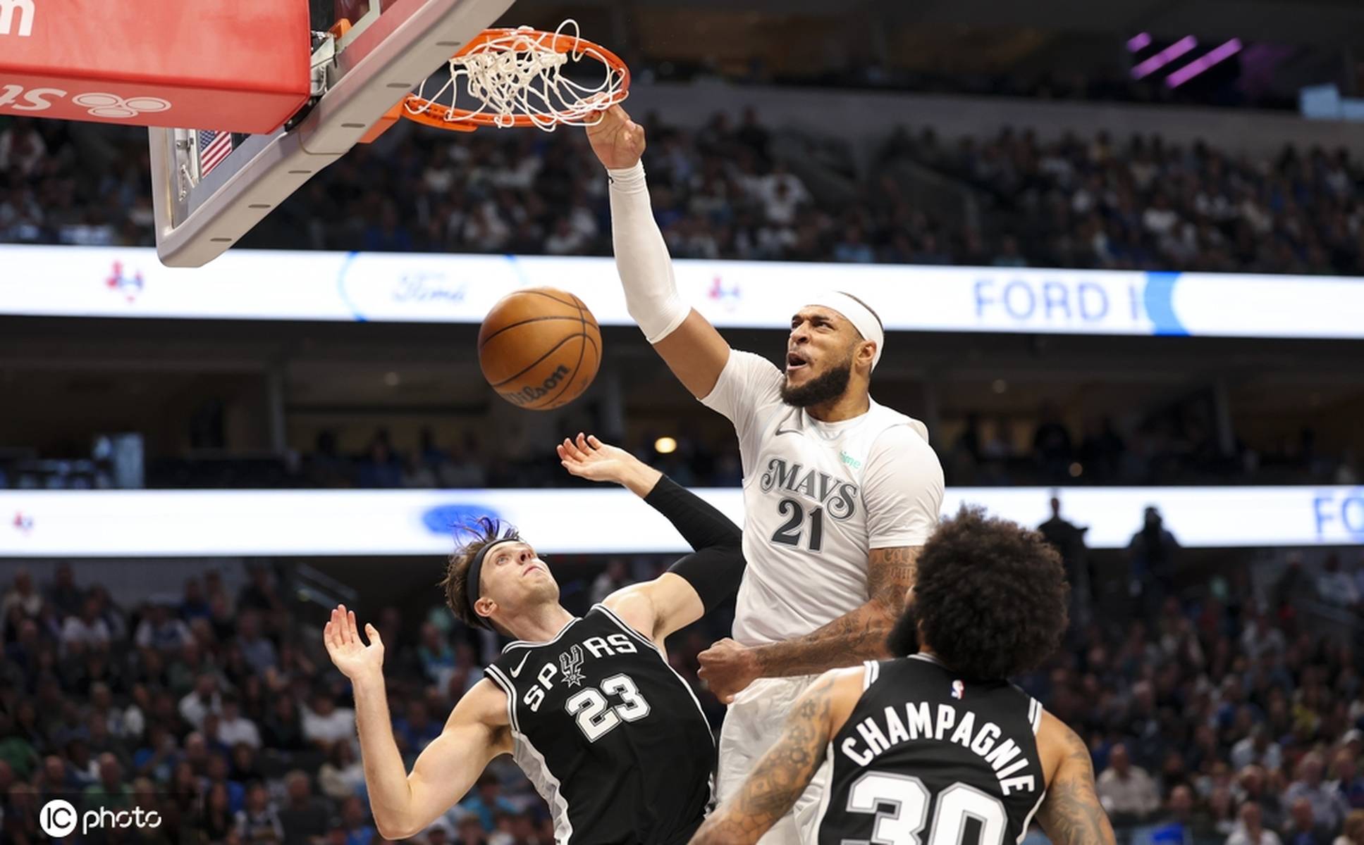 高清：NBA-独行侠大胜马刺 欧文运筹帷幄