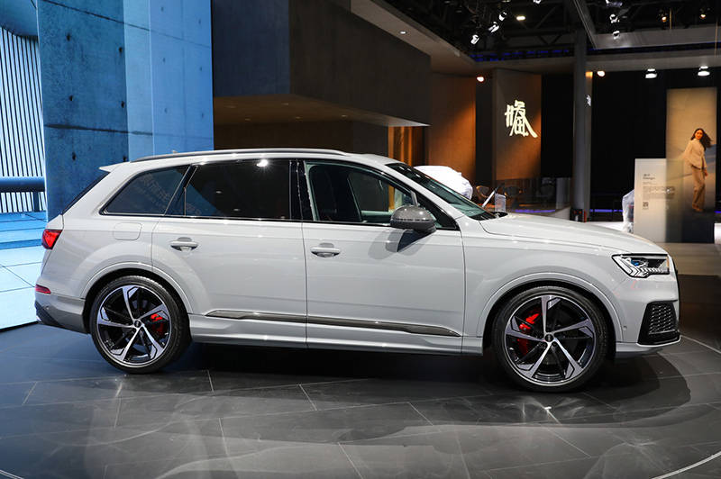 售价116.98万元/限量300辆 奥迪SQ7暗夜骑士版正式上市_搜狐汽车_搜狐网