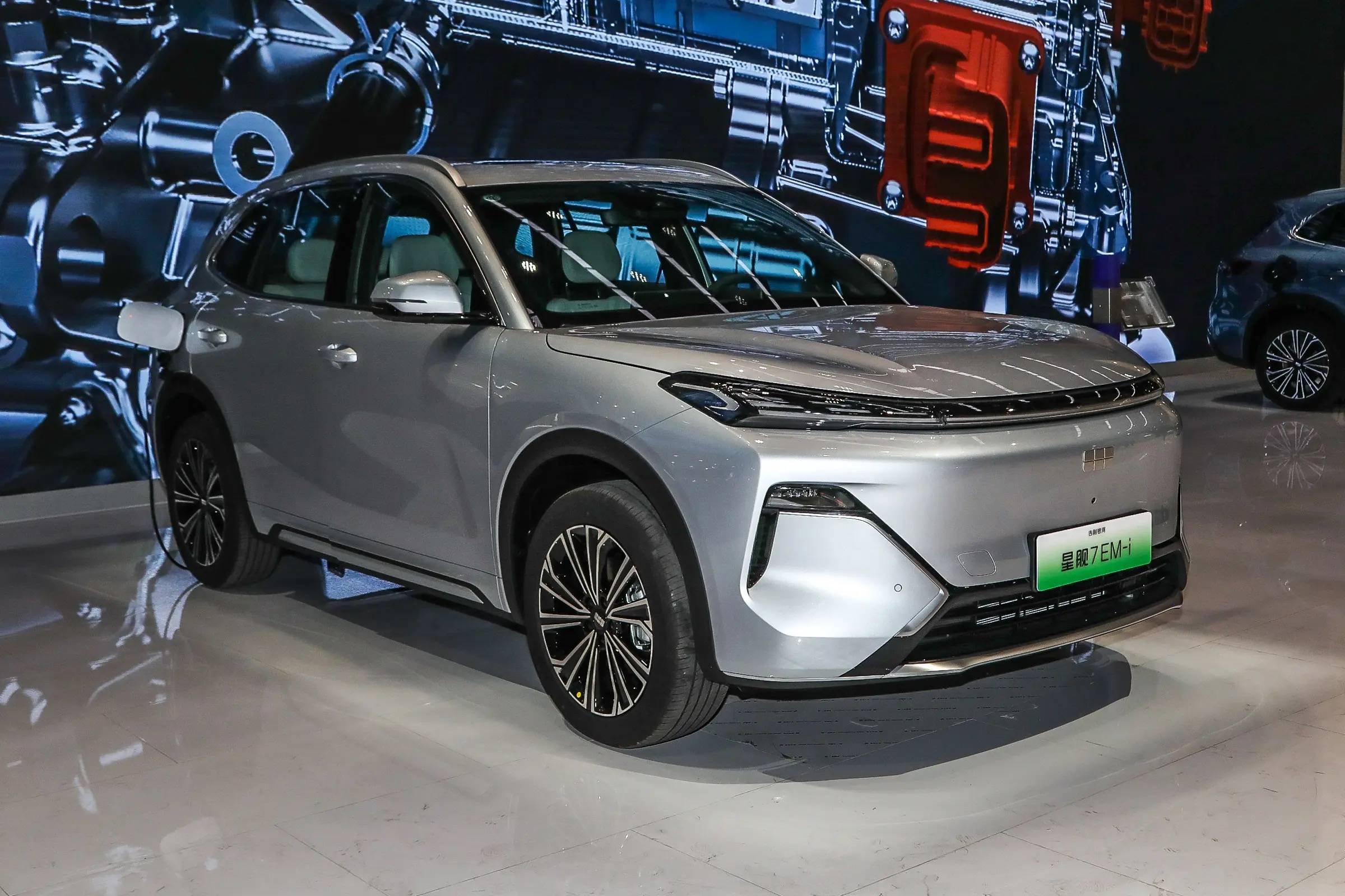 售9.98万元起/入门车型纯电续航55公里 吉利银河星舰7 EM-i上市_搜狐汽车_搜狐网