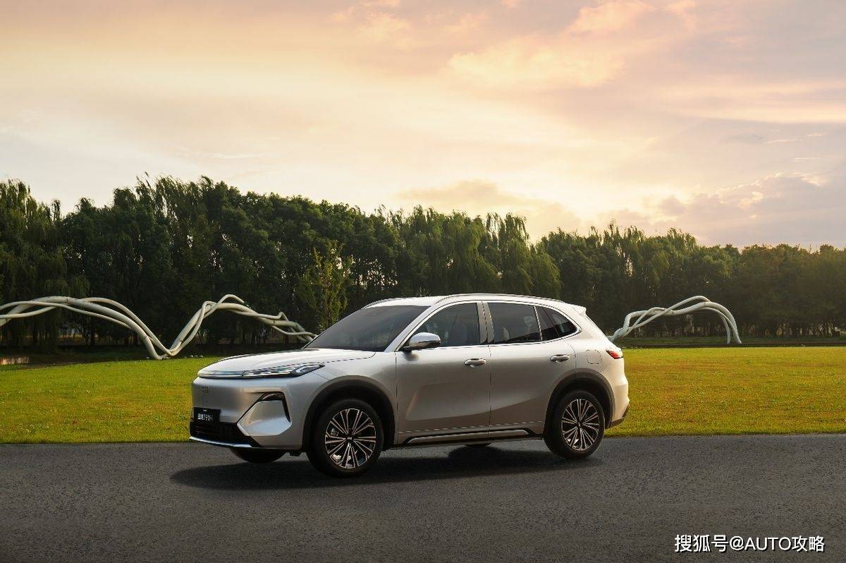 吉利银河星舰7 EMi来袭，满电满油1400km续航，能否成A级SUV新爆款？_搜狐汽车_搜狐网