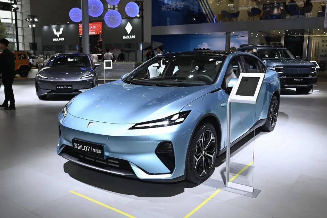 15万预算中型轿车怎么选？深蓝L07与海豹07 DMi颜值实力大比拼！_搜狐汽车_搜狐网