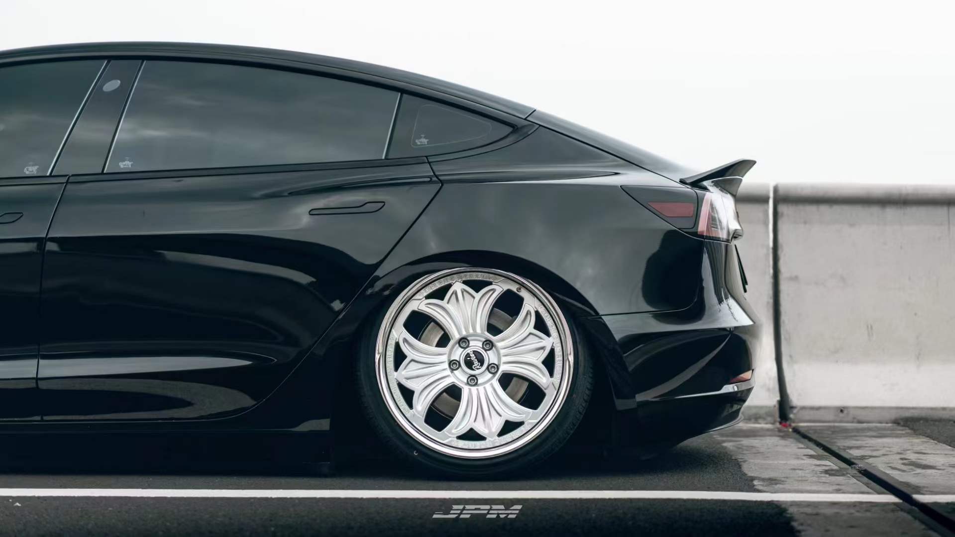 想让特斯拉 Model 3 回头率爆表？AIRBFT 能做到？_搜狐汽车_搜狐网