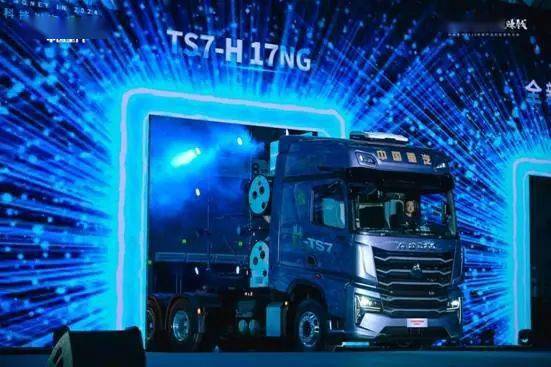 行业巅峰动力科技 中国重汽全新豪沃TS7-H 700马力燃气车登场_搜狐汽车_搜狐网