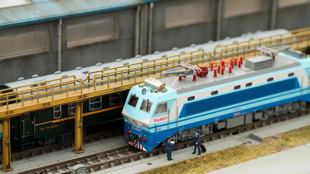 中车文创与长鸣联合开发的首款火车模型SS8上线，被抢购一空_搜狐汽车_搜狐网