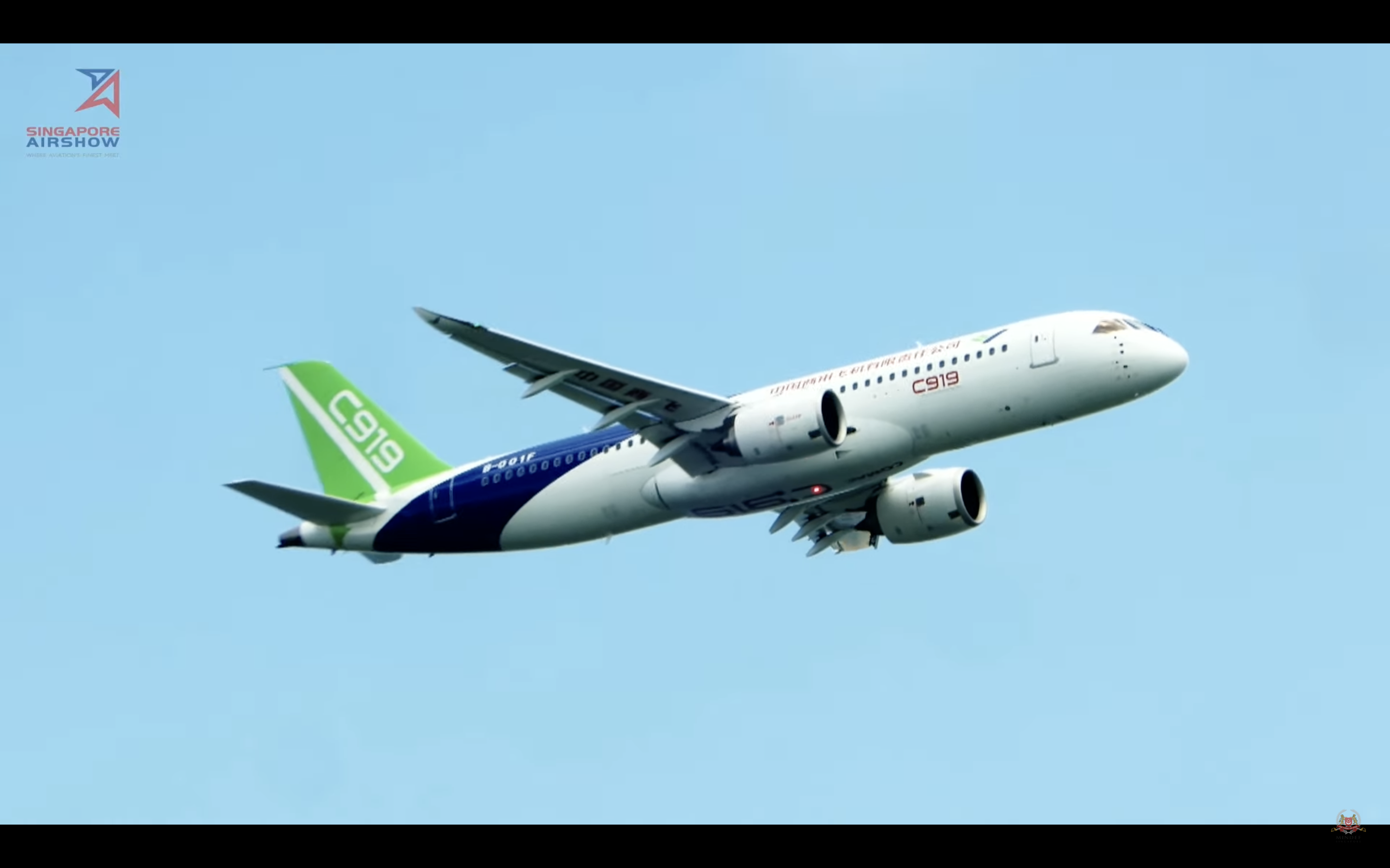 C919首度亮相国际航展！三大飞机制造巨头同场“竞技”，波音缺席飞行表演_中国_原型_航空