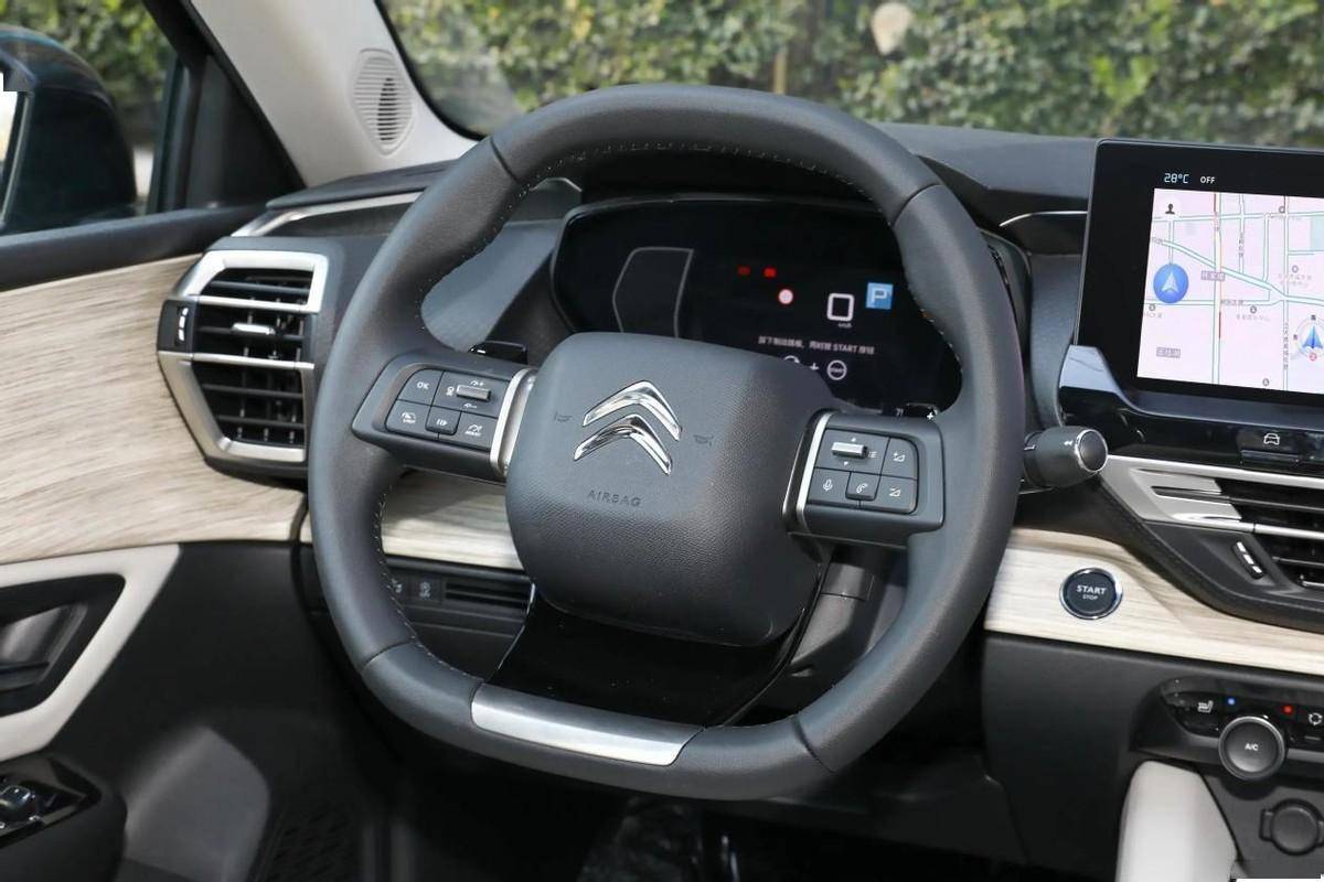 新款凡尔赛C5 X将上市，价格或下探，新增旅不凡版，标配1.6T+8AT_搜狐汽车_搜狐网