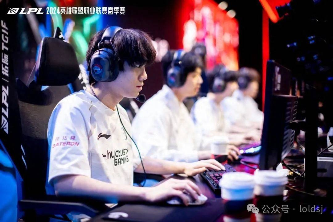 拒绝让2追3，Zdz河道剑魔，宛如Theshy天神下凡！淘汰iG，直面LNG_乐言_比赛日_决胜局