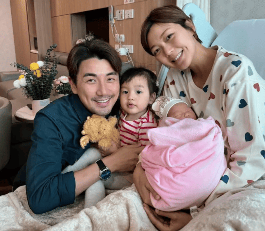 TVB男星看完漂亮老婆吻戏全程！大感愤怒：用不着伸舌吧_罗子溢_永城_梁诺