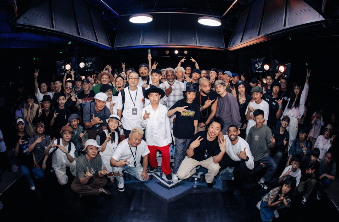 SFB冠军揭晓，恭喜李月成为EB Family世界成员，阿rin、舞止境等7人加入EB少年团_活动_决赛_Dokyun