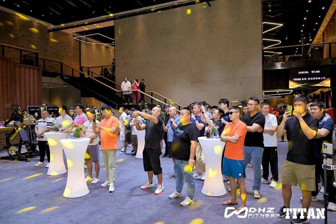 【TITAN系列黑金版新品发布会】DHZ国货之光 超级工厂！_健身_胡子_行业