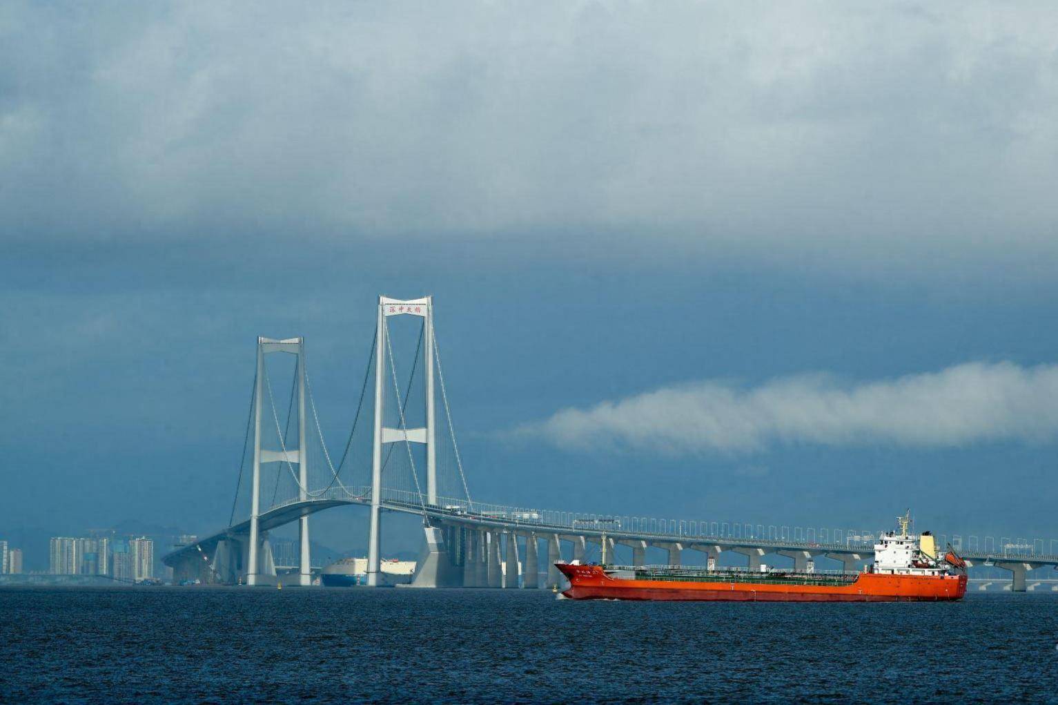 Over Lingdingyang, the Shenzhen-Zhongshan Bridge sets five records ...