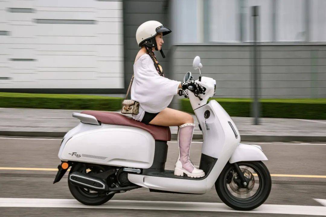 不是花架子，中看也中用，好看且好骑——五羊-本田NW F125测评（下）_搜狐汽车_搜狐网