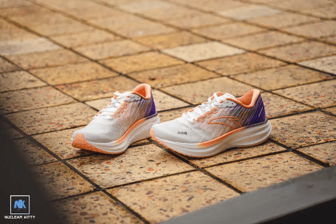 安踏冠军3 vs 安踏PG7 我该怎么选？_跑鞋_穿着_感觉