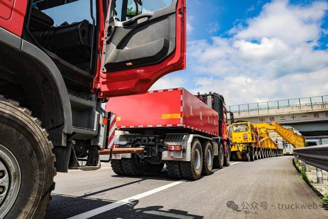 重庆最重电气设备运输 跟车体验梅赛德斯-奔驰Arocs 4863 SLT 8x8大件牵引车_搜狐汽车_搜狐网