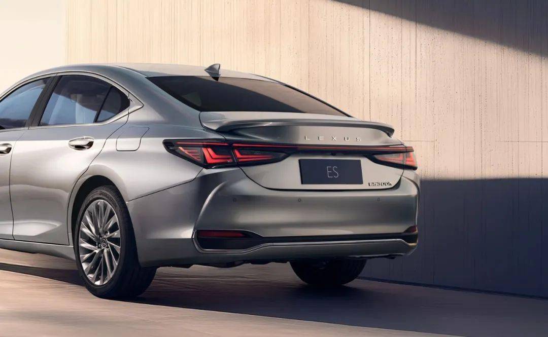 雷克萨斯ES200动力够用吗？新款发布，旧款21万起售值得一看_搜狐汽车_搜狐网