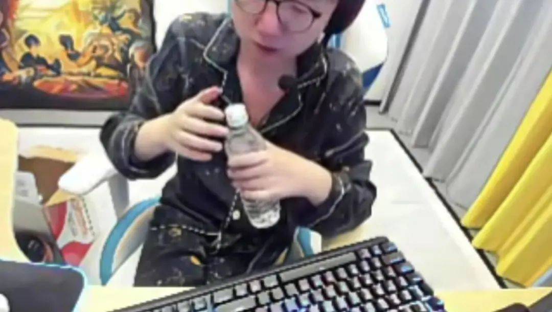 传奇杯矛盾爆发！Uzi逃过一劫，MLXG无状态对骂，韦神出面调解_比赛_选手_Cool