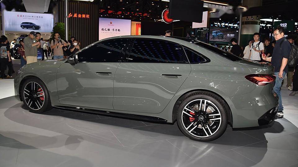 奥迪A4L换代，五代EA888发动机告别烧机油，混动技术迎来新升级？_搜狐汽车_搜狐网