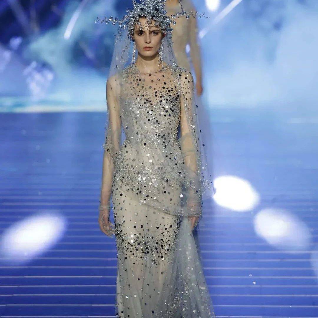 Elie Saab 45周年大秀 | 全新仙女装亮相_系列_设计_春夏