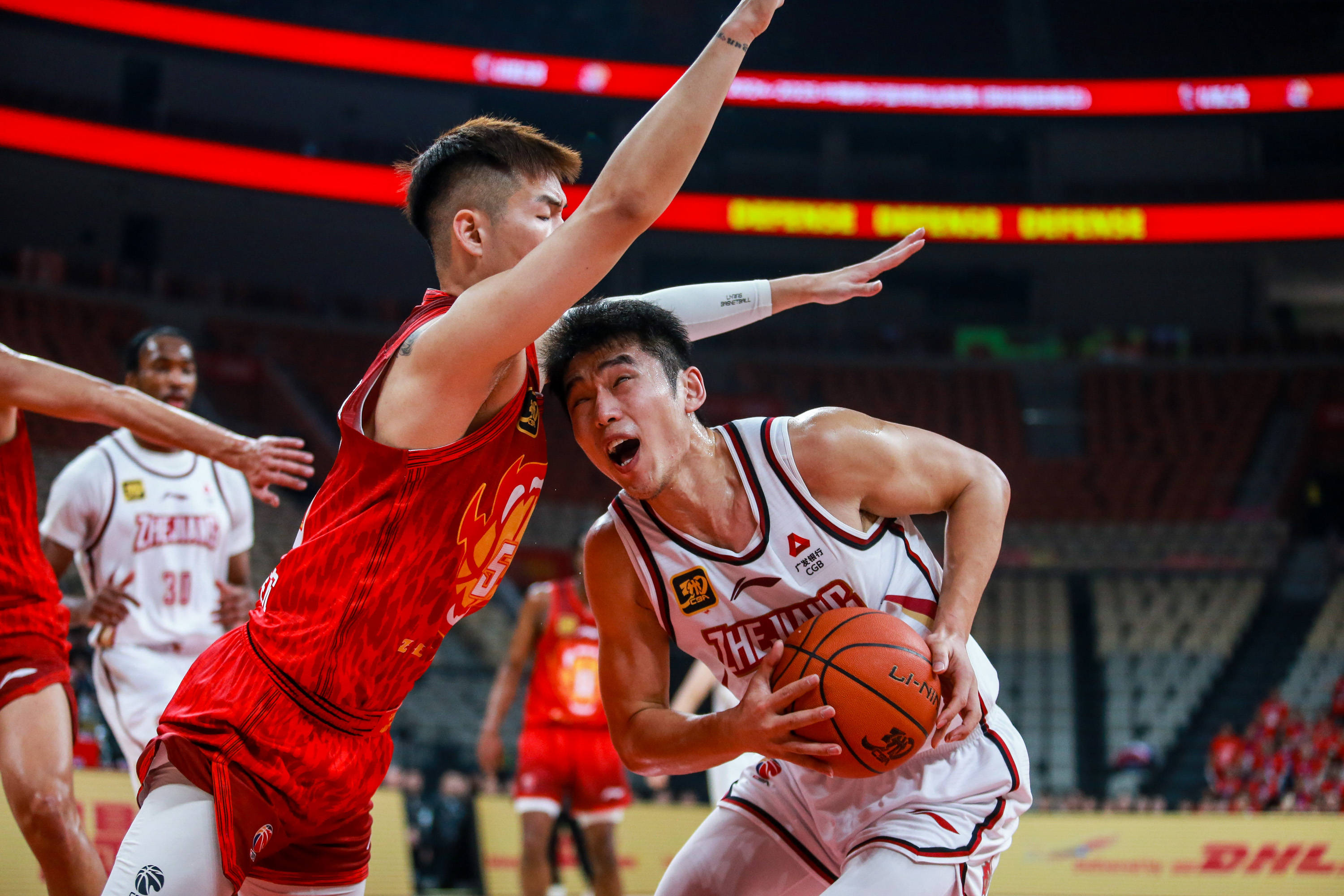 CBA一周综述：上海、浙江迎10连胜_比赛_新疆队_广厦