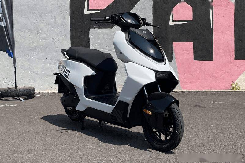 智能电动车大比拼：九号M95C+与极核Ae4，哪款更适合你？_搜狐汽车_搜狐网