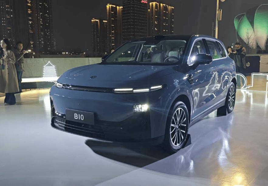 零跑B10预售启航：10.98-13.98万元，智能纯电新车引领年轻风尚_搜狐汽车_搜狐网