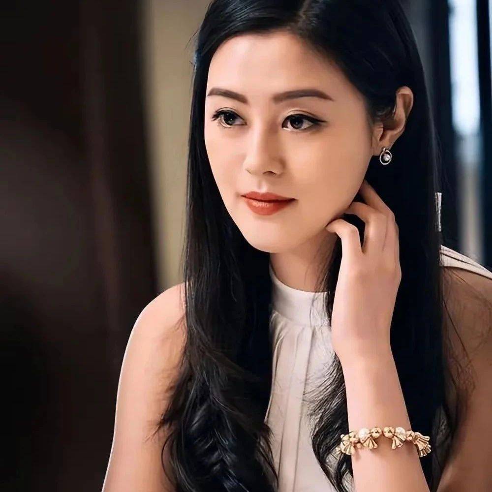 TVB“御用小三”于淼到餐厅当服务员首日被骂，富贵男友嫌弃艺人身份，被分手_内地_工作_因为