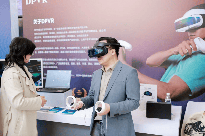 DPVR闪耀2025 AI眼镜产业大会_训练_智能_余江