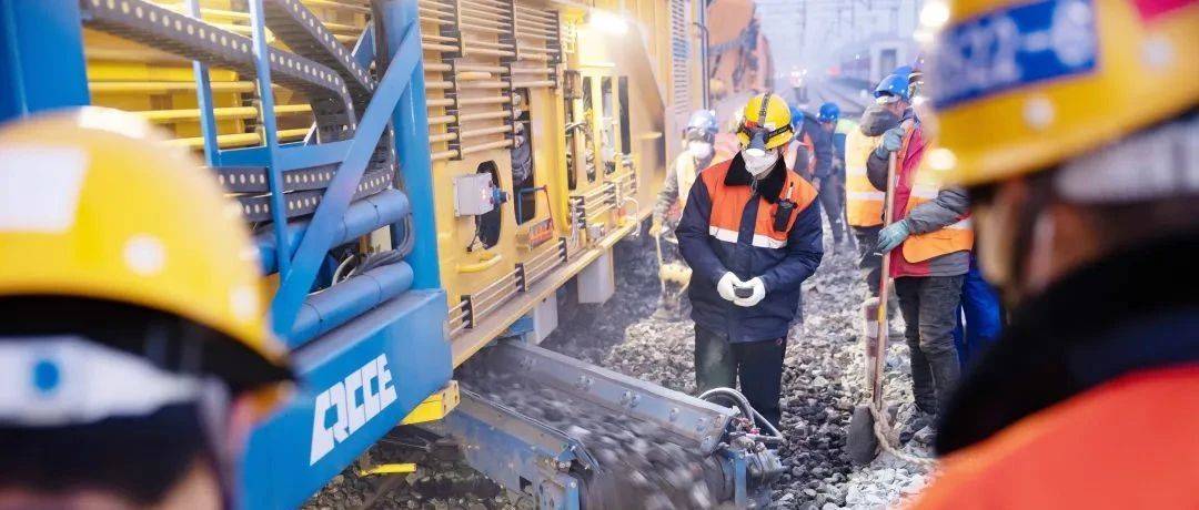 集中修来了位“慢郎中”_作业_机械车_道岔