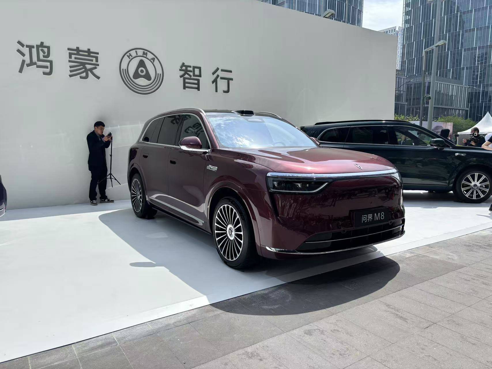 鸿蒙智行发布会：问界M8与享界S9增程版震撼登场，售价35.98万元起_搜狐汽车_搜狐网