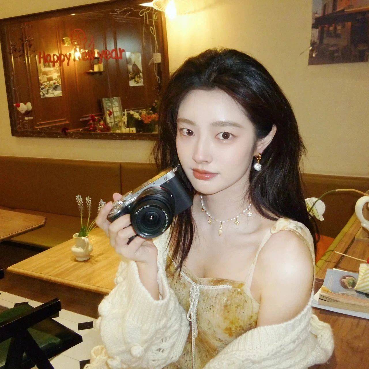 和徐若晗一起记录可可爱爱～Alpha 7C ll 镜头下的你尊嘟好美_包里_嘎嘎_有效率