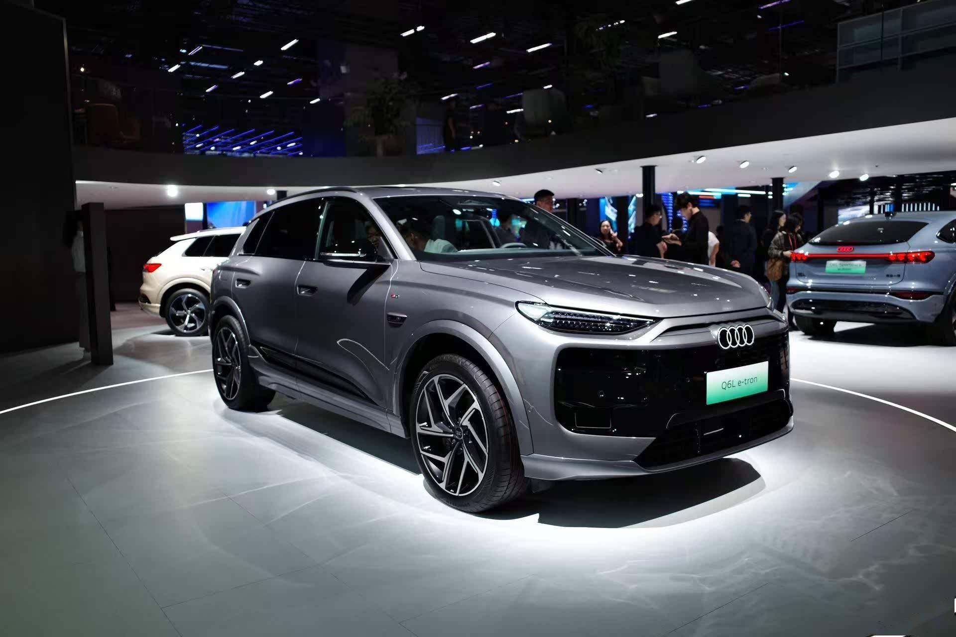 奥迪Q6L e-tron系列亮相2025上海车展，长轴距纯电SUV引关注！_搜狐汽车_搜狐网