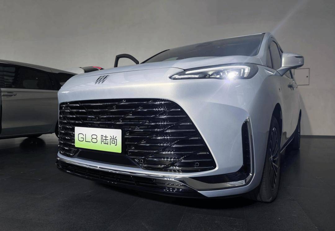 别克GL8陆尚PHEV实车亮相，定位略低于陆尊，搭载1.5T插混系统_搜狐汽车_搜狐网