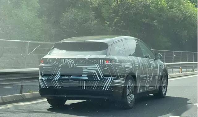 理想纯电SUV i6路试谍照曝光，2025年或将震撼上市！_搜狐汽车_搜狐网
