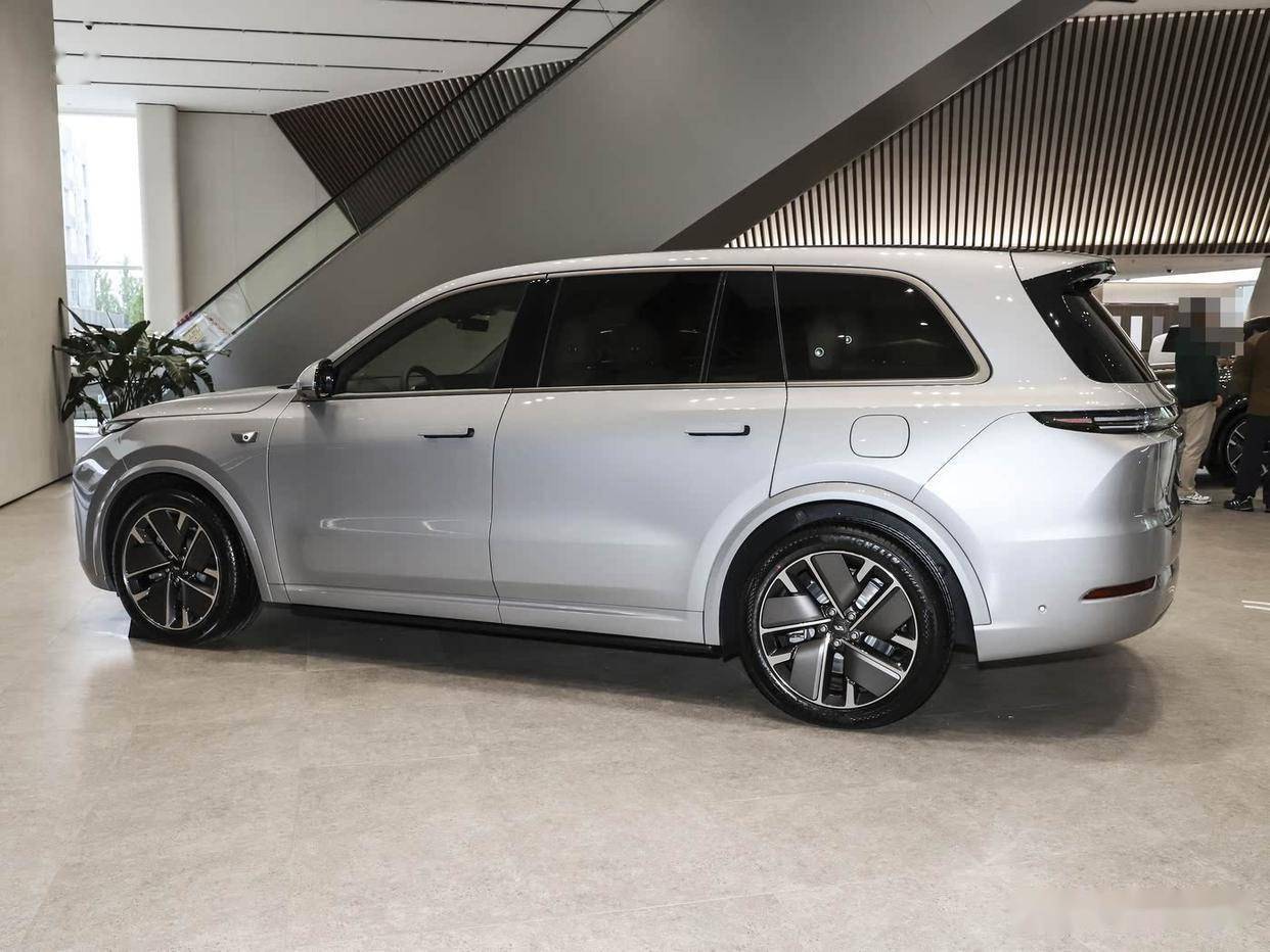 2025款理想L9焕新上市：新增雅灰配色，续航破1400Km，家庭科技旗舰再升级！_搜狐汽车_搜狐网