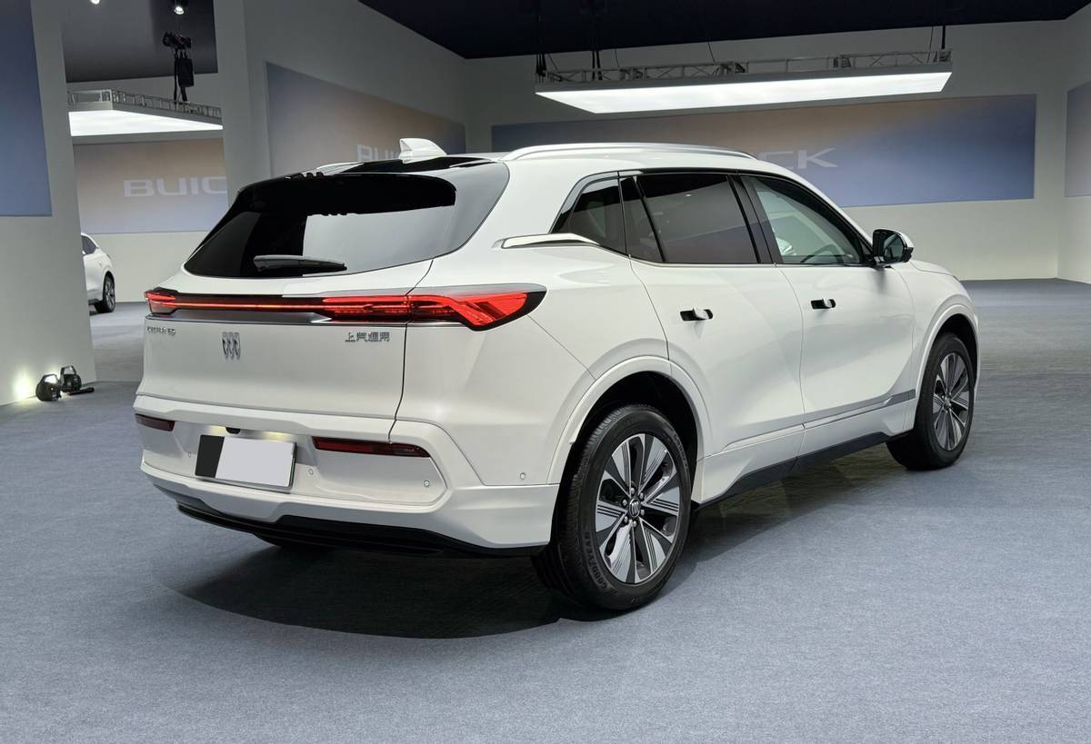 新别克E5惊艳登场：30英寸大屏+620km续航，细节升级引期待！_搜狐汽车_搜狐网