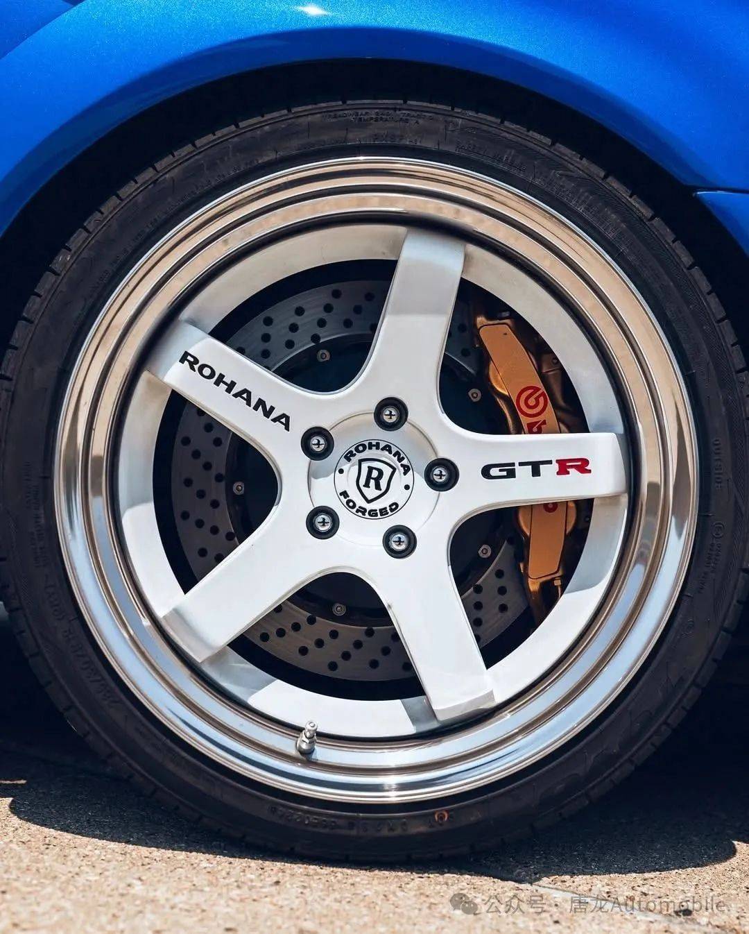 JDM【67.5万美元！这辆蓝色R34凭什么贵过法拉利？】GT-R时代终结？日产工程师私下透露：R34的灵魂才是未来关键_搜狐汽车_搜狐网