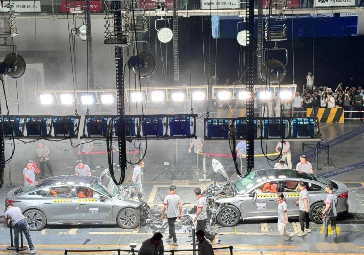 奇瑞风云A9L炸场！2500km续航+40万豪配仅15万？5万车主抢先盲订_搜狐汽车_搜狐网