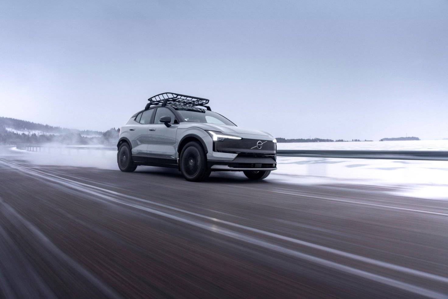 跨界新玩咖！沃尔沃EX30CC纯电SUV上市，城市户外两不误_搜狐汽车_搜狐网