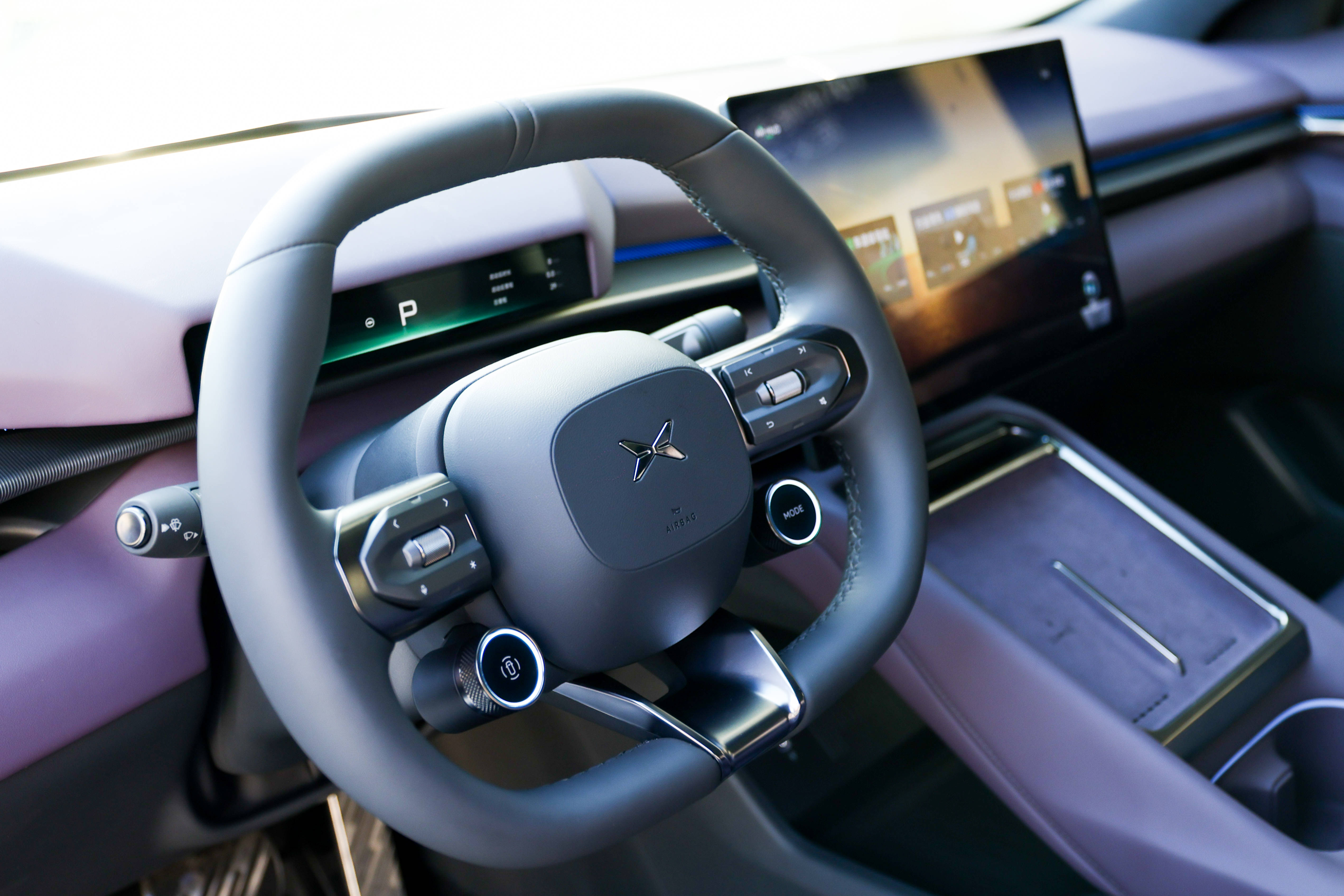 全新小鹏P7亮相！何小鹏词中意：强调原创设计，温柔狙击SU7_搜狐汽车_搜狐网