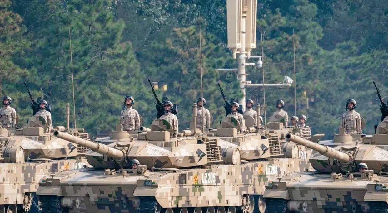 中国第四代主战坦克ZTZ-20震撼登场，导弹都绕道走吗！_科技_技术_战场